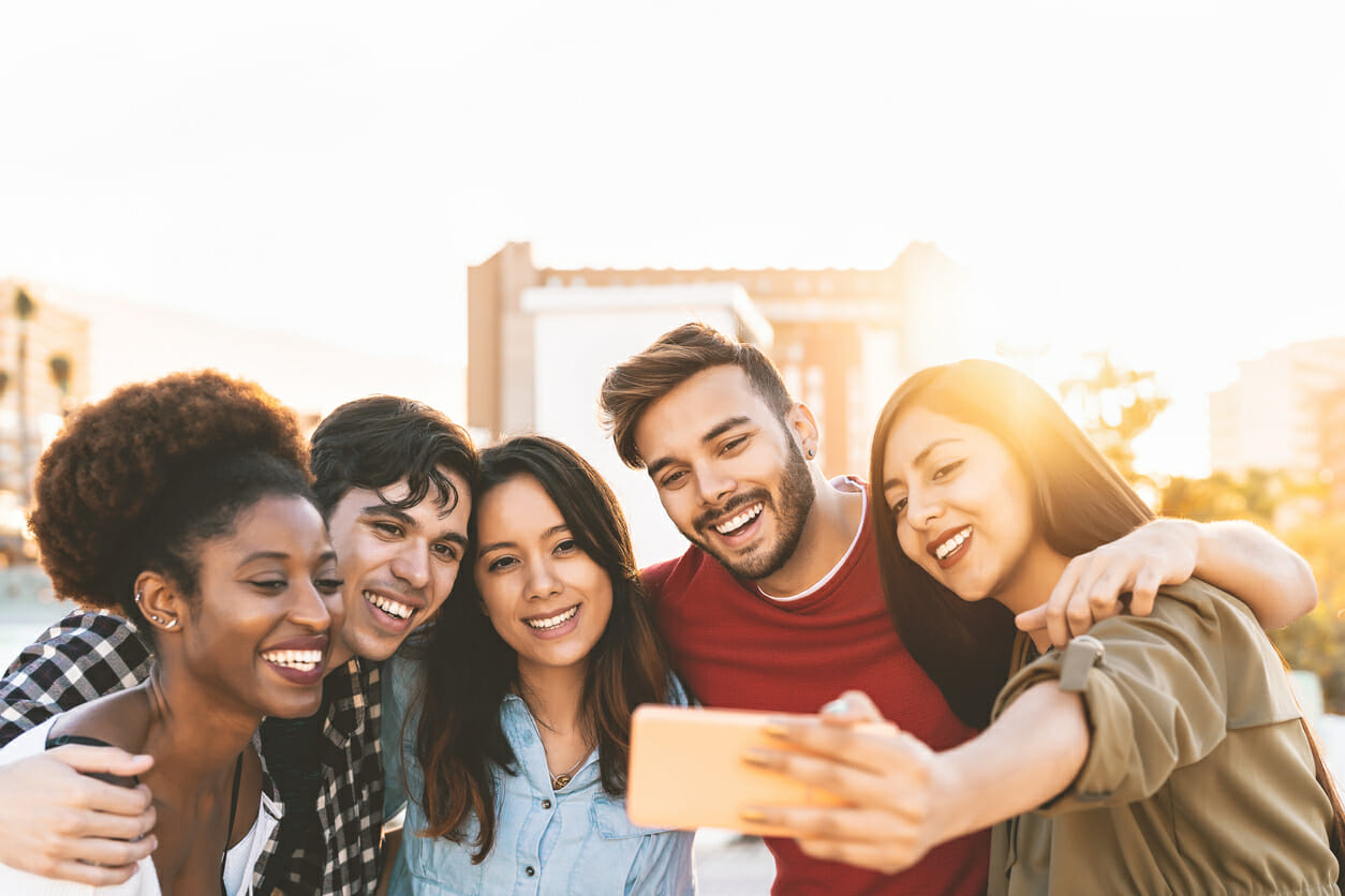 5 Tips on Making New Friends In a New City - Hilary Topper Blog
